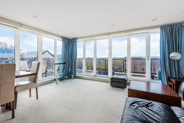 Sherman Road Bromley BR1 2 bed flat - £1,600 pcm (£369 pw)