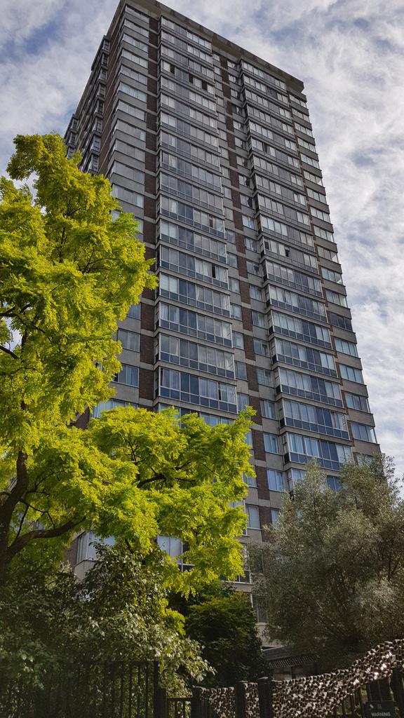 Quadrangle Tower, Cambridge Square 2 bed apartment - £795,000