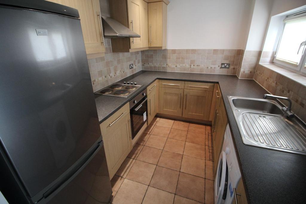 Hunts Cross, Liverpool L24 3 bed flat - £105,000