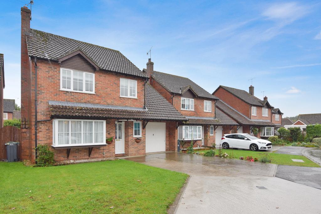Vicarage Gardens, Netheravon... 4 bed detached house - £340,000