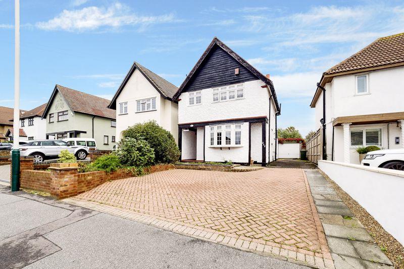 Collier Row Lane, Collier Row, Romford 3 bed detached house - £500,000
