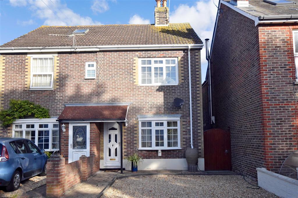 Bosmere Gardens, Emsworth, Hampshire 3 bed semi-detached house - £395,000