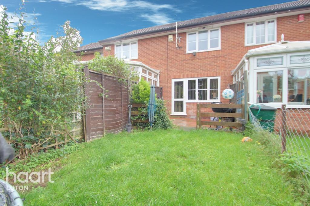 Spurcroft, Luton 2 bed terraced house - £230,000