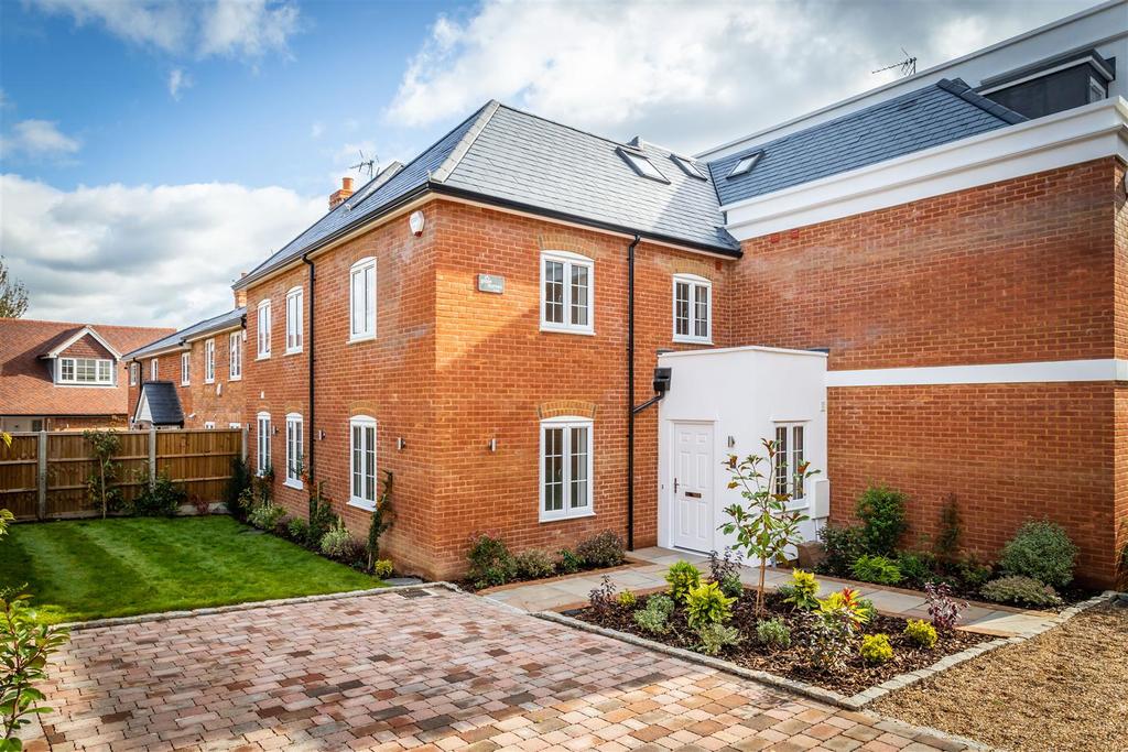 Woking Road, Jacob's Well, Guildford 4 bed house - £1,150,000