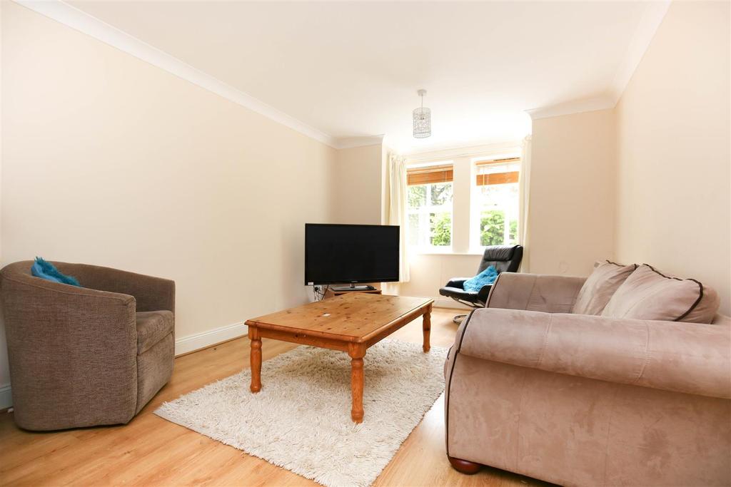 Middleton Court, Hutton Terrace... 2 bed apartment - £700 pcm (£162 pw)