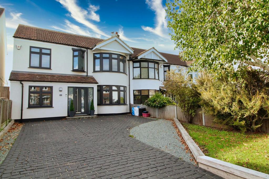 Mascalls Lane, Brentwood, Essex, CM14 4 bed end of terrace house - £695,000