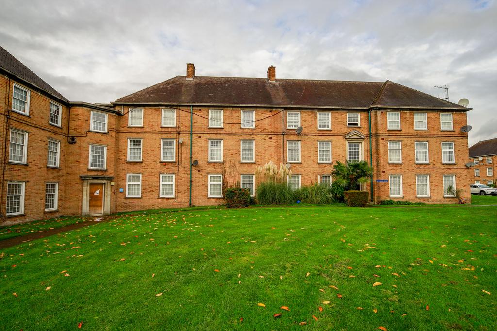 Manor Court, EN1 2 bed flat - £269,995