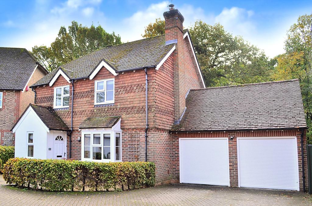 East Grinstead, West Sussex, RH19 4 bed detached house - £575,000