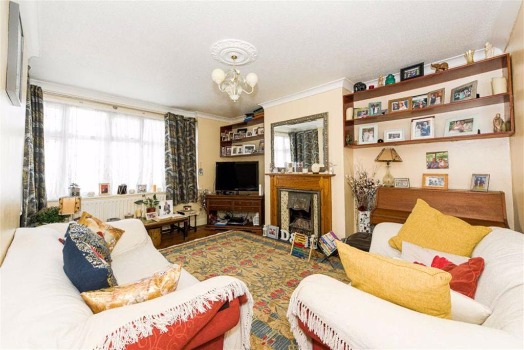 Chadacre Rd, Stoneleigh, Surrey 5 bed semi-detached house - £665,000