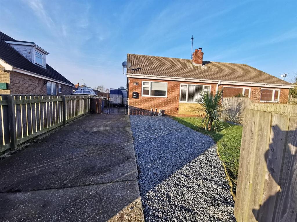 Carlton Drive, Aldbrough, Hull 2 bed semi-detached bungalow - £550 pcm ...