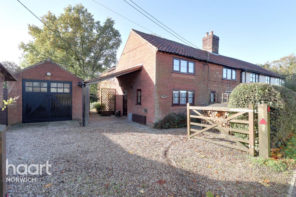 Hellington Corner, Bergh Apton 4 bed semi-detached house - £300,000