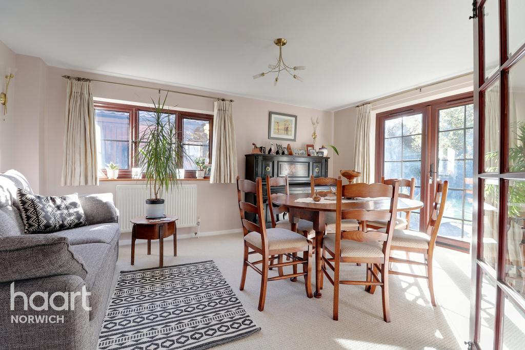 Hellington Corner, Bergh Apton 4 bed semi-detached house - £300,000