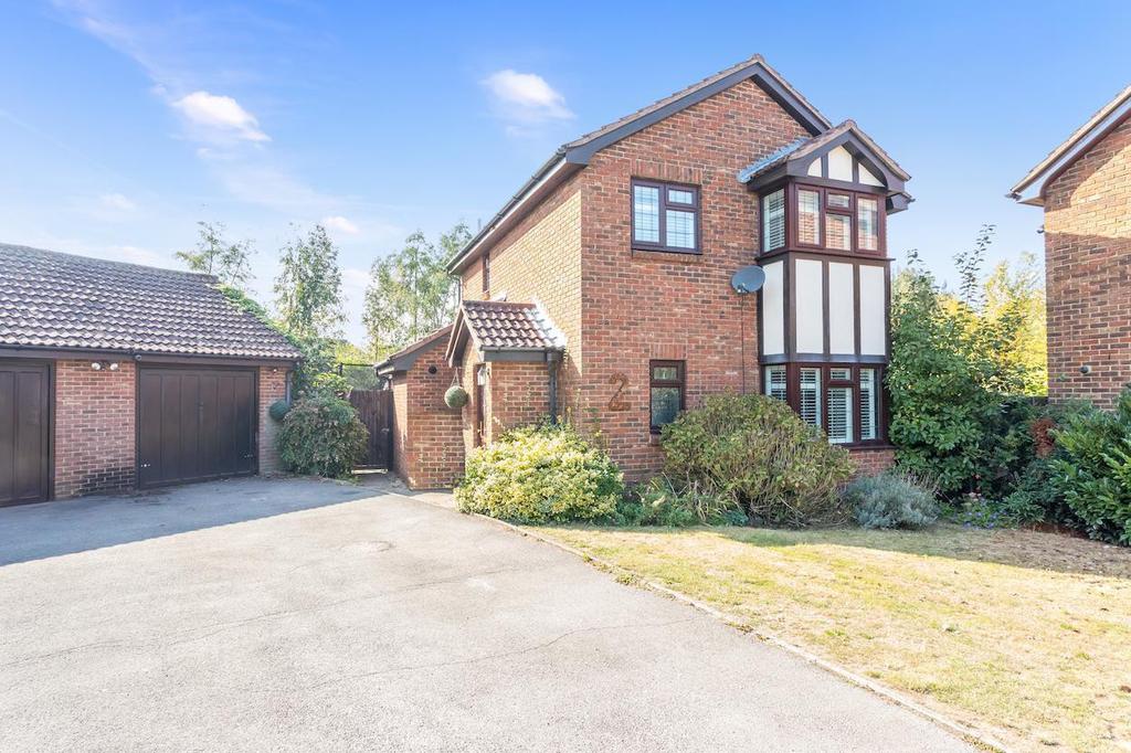 Oakleigh Court, Cripplegate Lane... 3 bed detached house - £550,000
