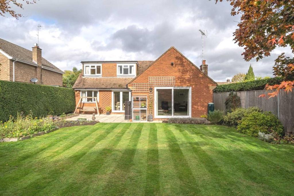 Elm Road, Tokers Green, South... 3 bed detached house - £589,995