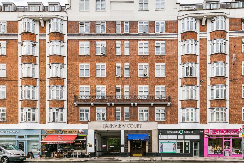 Parkview Court, Fulham High Street... 2 bed flat - £1,700 pcm (£392 pw)
