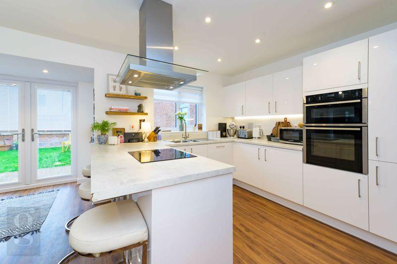 Garnstone Drive, Weobley... 4 bed detached house - £370,000