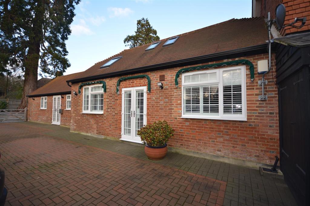 Parkgate Studios, Catsfield 2 bed semi-detached house - £425,000