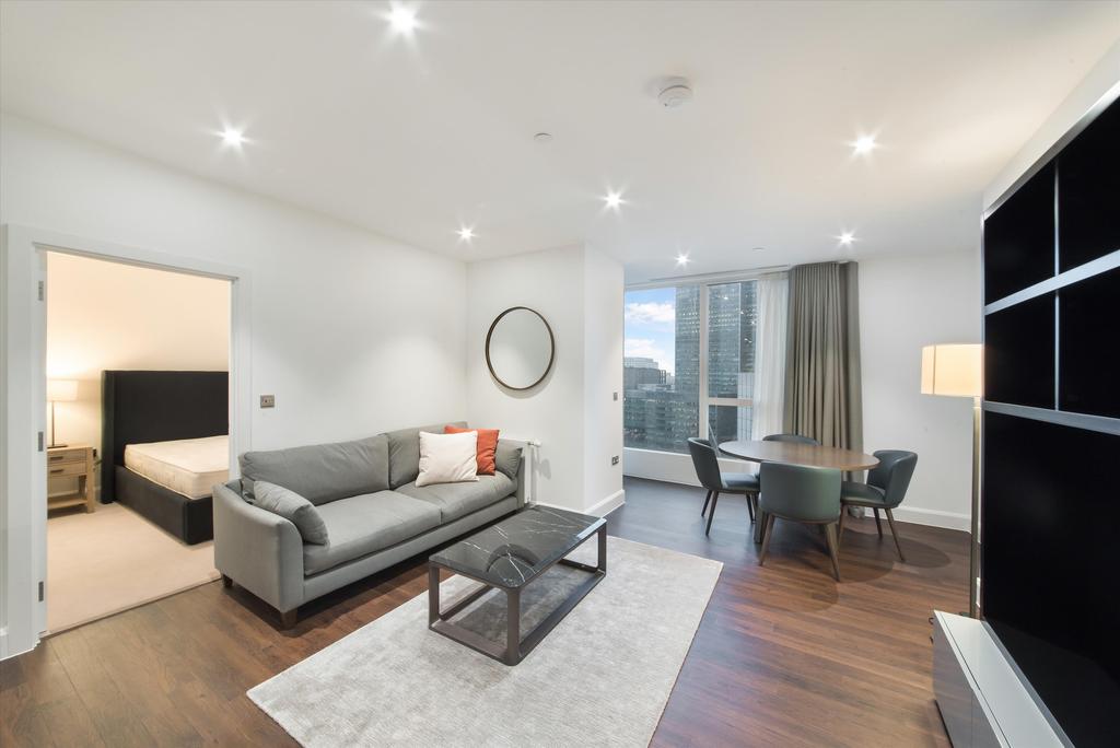 Ostro Tower, 31 Harbour Way, Nr... 1 bed flat - £1,993 pcm (£460 pw)