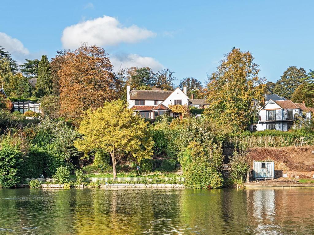 The Warren, Caversham, Reading, RG4 4 bed detached house - £1,050,000
