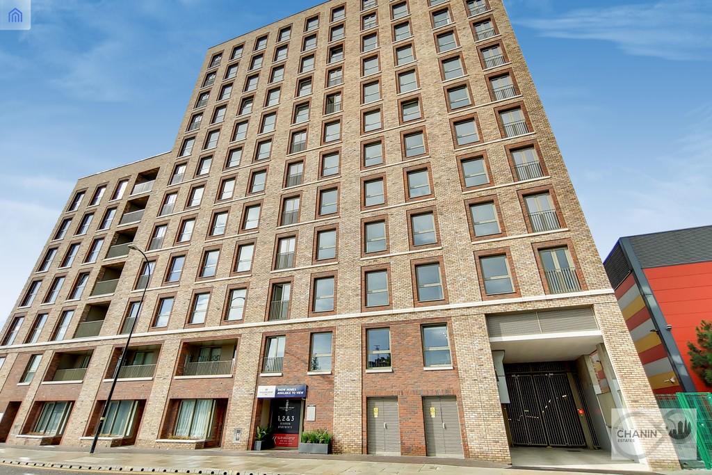 Armada Way, London E6 2 bed apartment to rent - £2,150 pcm (£496 pw)