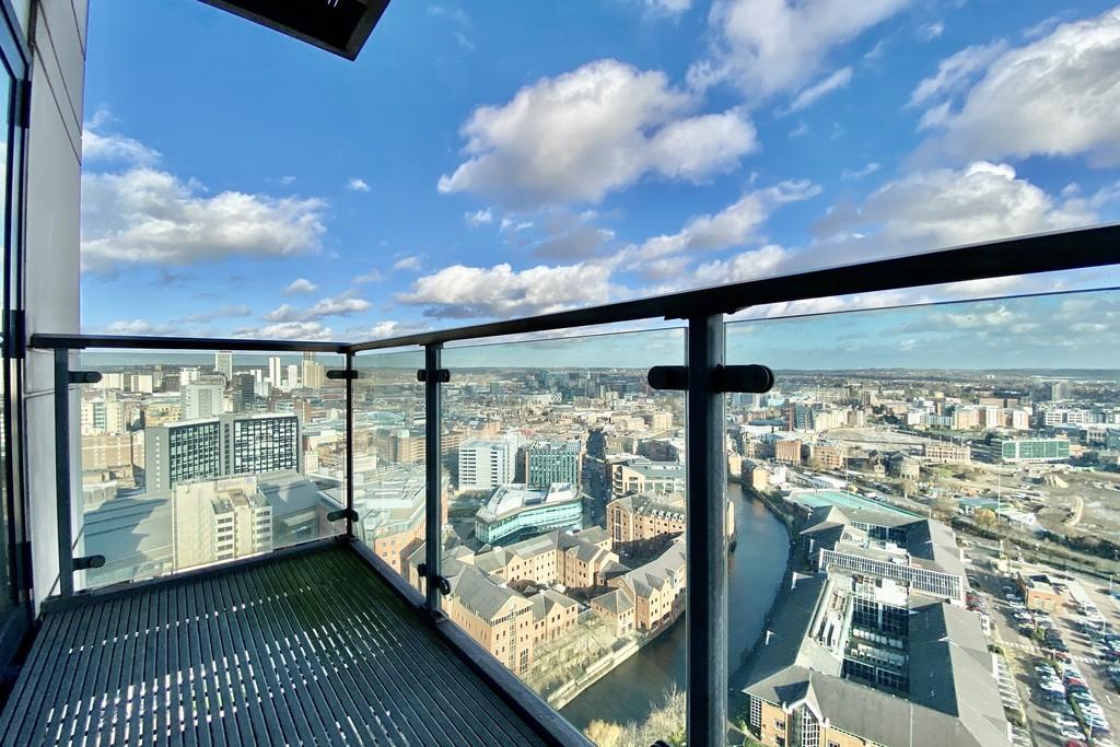 Bridgewater Place, Leeds 1 bed apartment - £675 pcm (£156 pw)