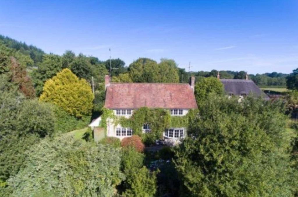 Ansty Coombe, Nadder Valley 3 bed country house - £865,000