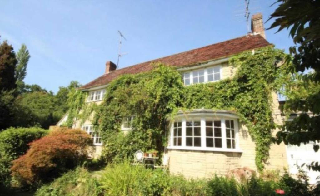Ansty Coombe, Nadder Valley 3 bed country house - £865,000