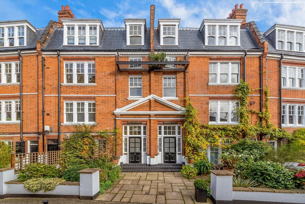 Keats Grove, Hampstead, NW3 3 bed flat - £3,683 pcm (£850 pw)
