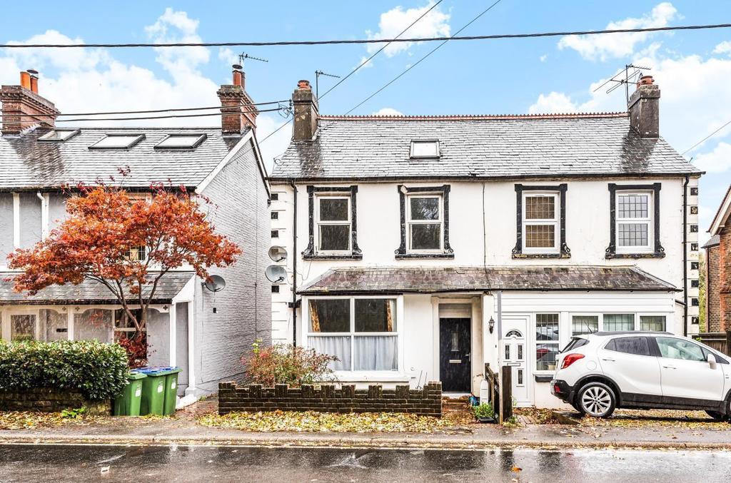 Haywards Heath Road, North Chailey... 2 bed flat - £195,000