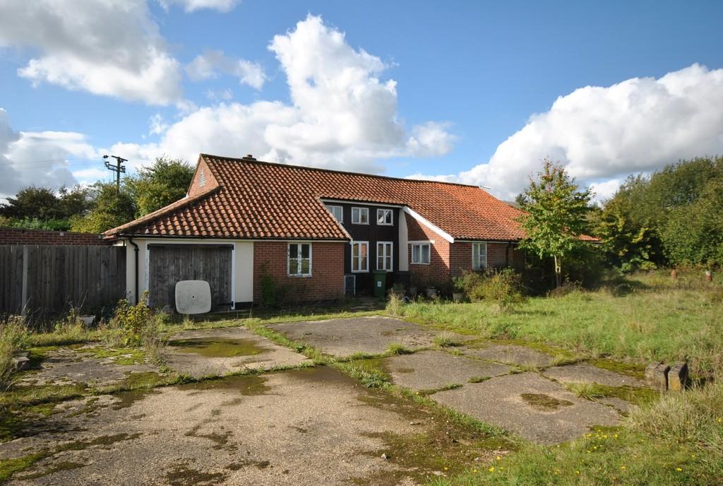 Burston Road, Dickleburgh 4 bed barn conversion - £350,000