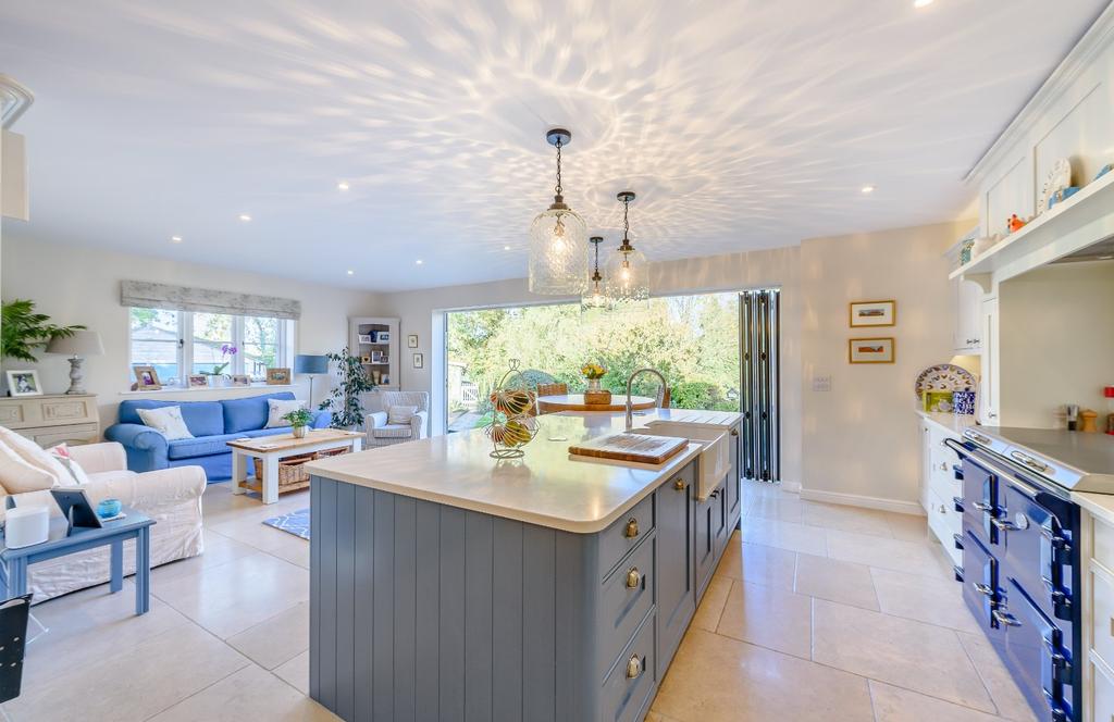 Tunworth Road, Mapledurwell, Basingstoke, Hampshire 5 bed detached ...