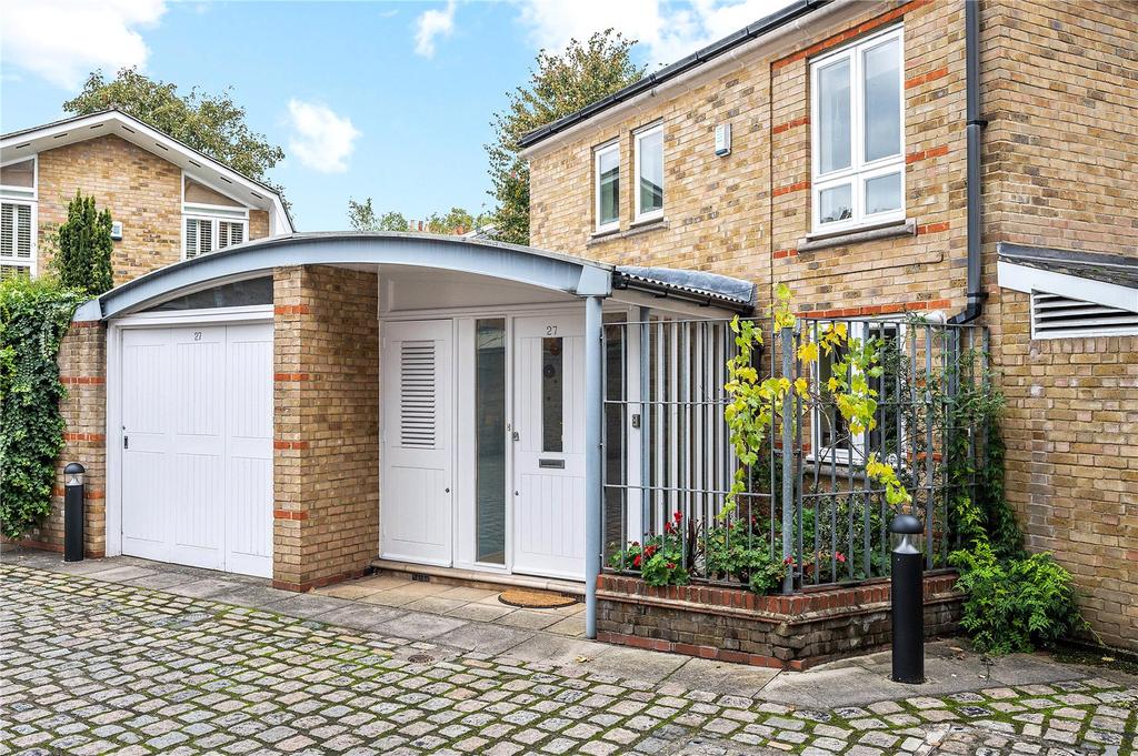 Doves Yard, Islington, London, N1 2 bed semi-detached house - £1,295,000