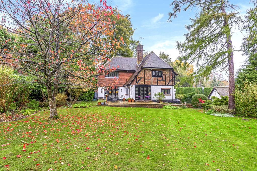 Green Dene, East Horsley, KT24 4 bed detached house - £1,185,000