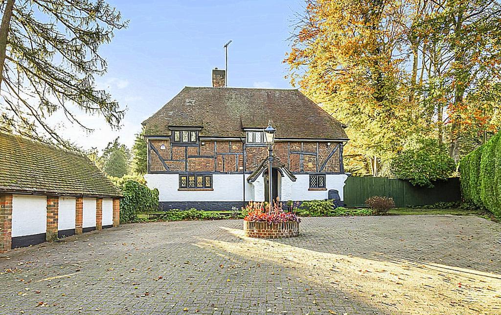 Green Dene, East Horsley, KT24 4 bed detached house - £1,185,000