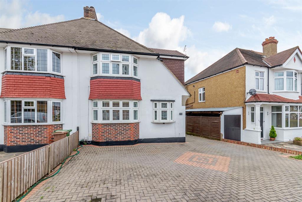 Cheam Common Road, Worcester Park, KT4 3 bed semi-detached house - £585,000