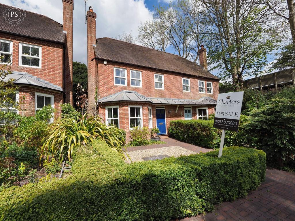 Shawford, Winchester, Hampshire, SO21 3 bed semi-detached house - £550,000