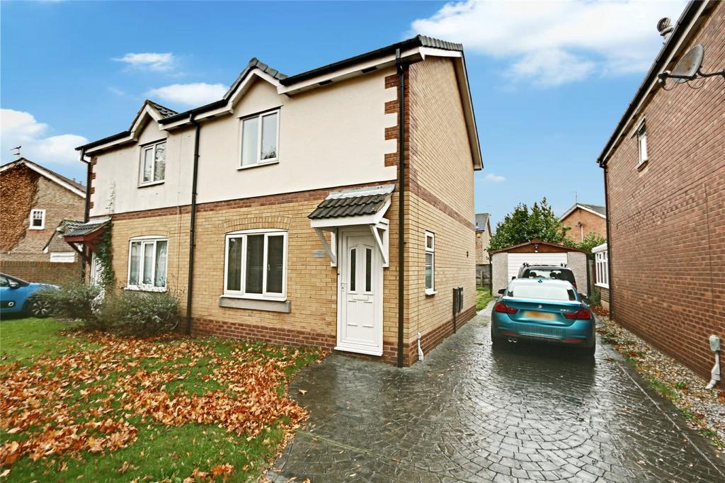 Pilots Way, Hull, HU9 2 bed semi-detached house - £130,000