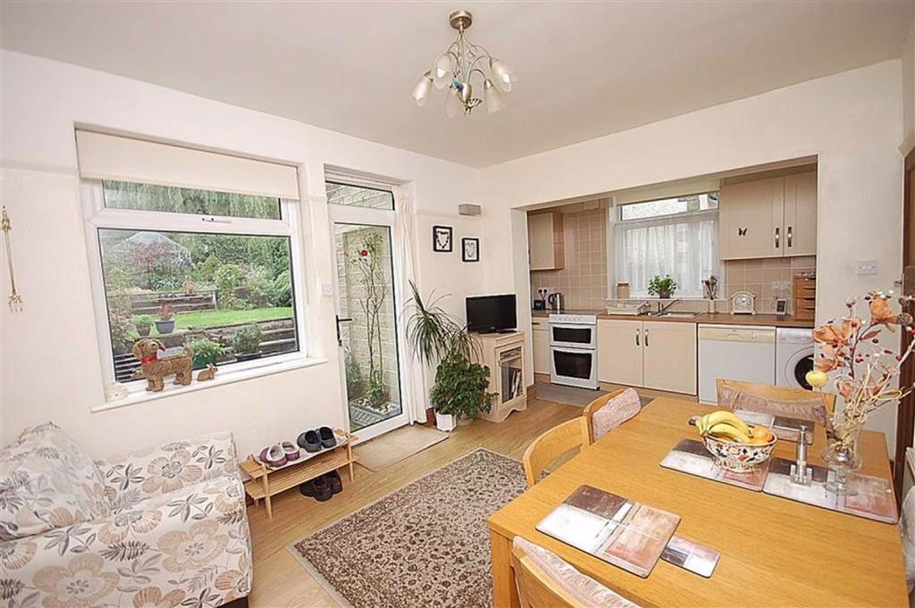Matthew Lane, Meltham, Holmfirth, HD9 2 bed semi-detached house - £170,000