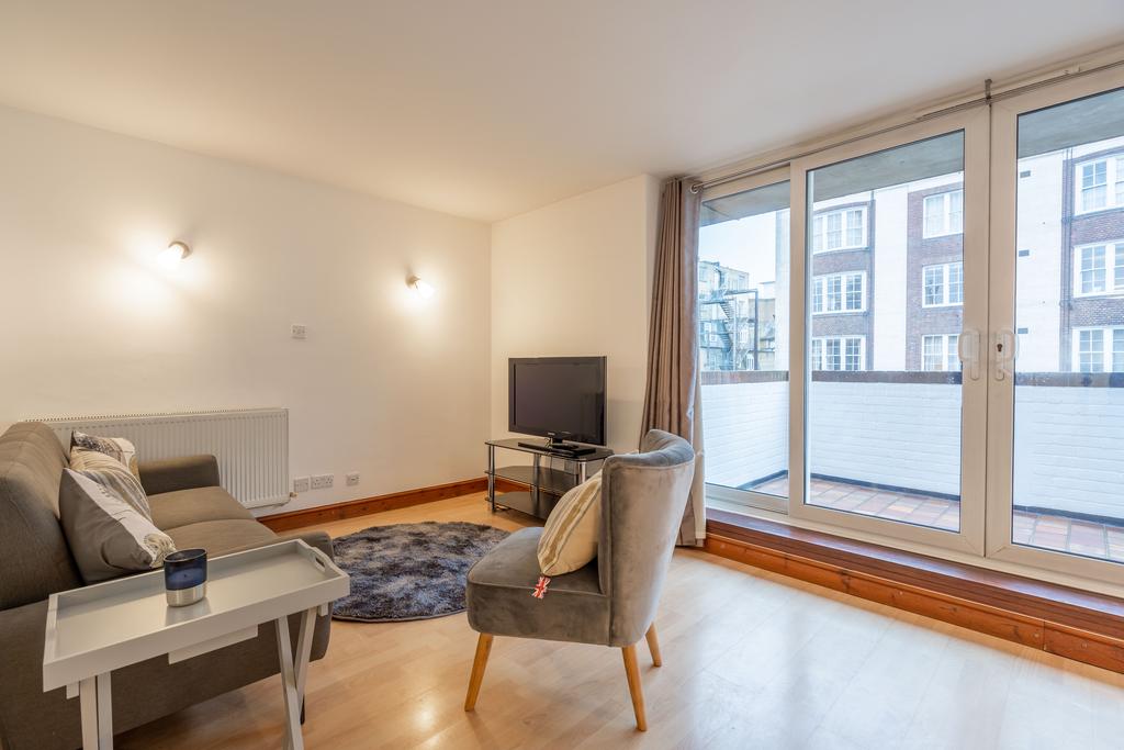 Consort House, Queensway, Bayswater, W2 3 bed duplex - £3,012 pcm (£695 pw)