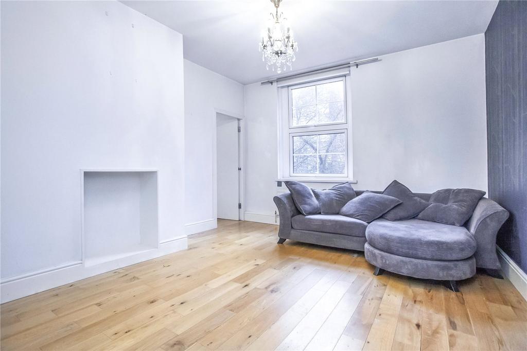 Matilda House, St. Katharines Way... 2 bed flat - £1,400 pcm (£323 pw)