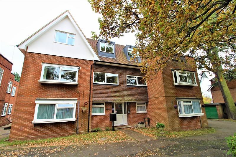 East Lodge, Epsom Road, Leatherhead... 2 bed flat - £279,000