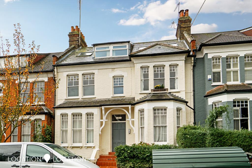 Holmbury View 2 bed flat - £375,000