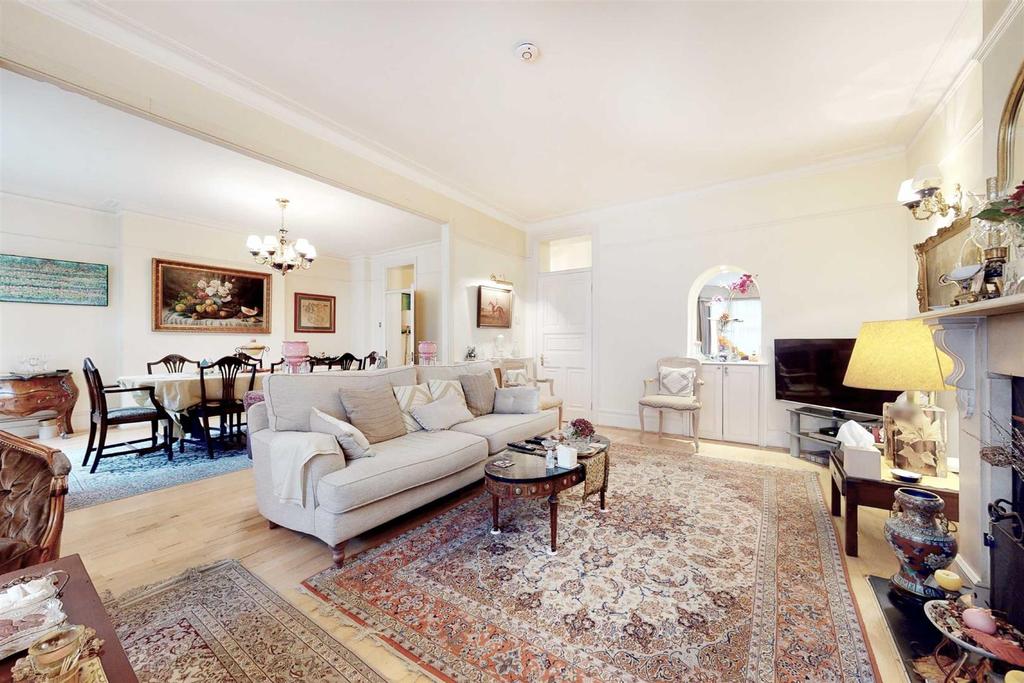 Sandringham Court, 99 Maida Vale, W9 2 bed flat - £1,200,000