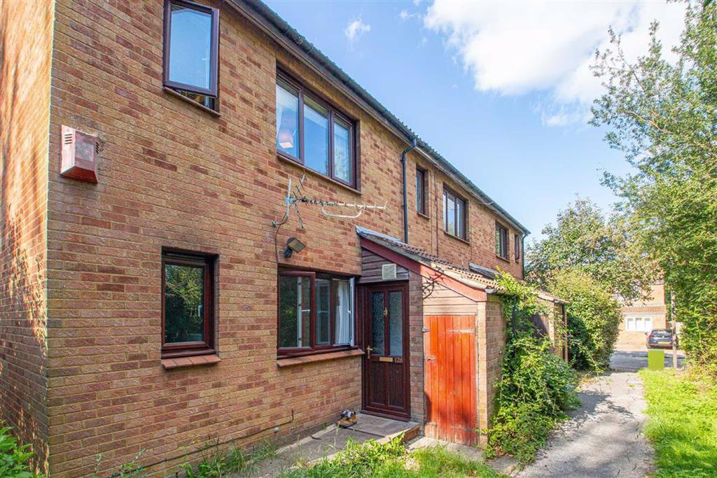 Downland Two Mile Ash Milton Keynes 1 Bed Apartment £675 Pcm £156 Pw