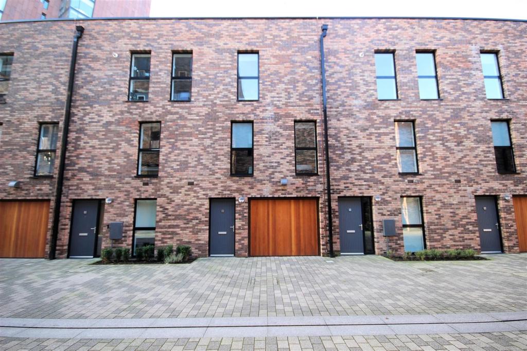 Lockgate Mews Manchester M4 3 bed terraced house - £1,650 pcm (£381 pw)