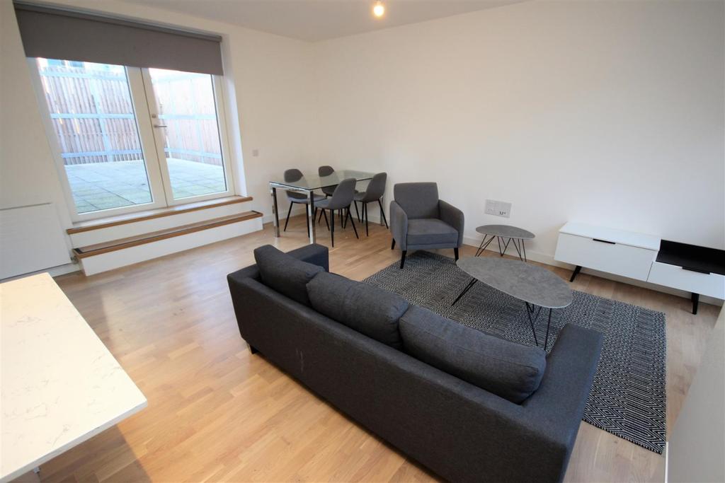 Lockgate Mews Manchester M4 3 bed terraced house - £1,650 pcm (£381 pw)