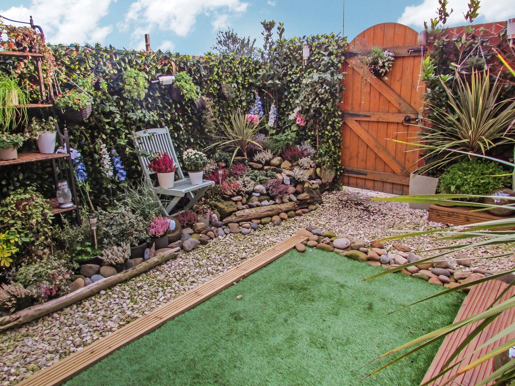 Allgood Terrace, Bedlington... 2 bed flat - £45,000
