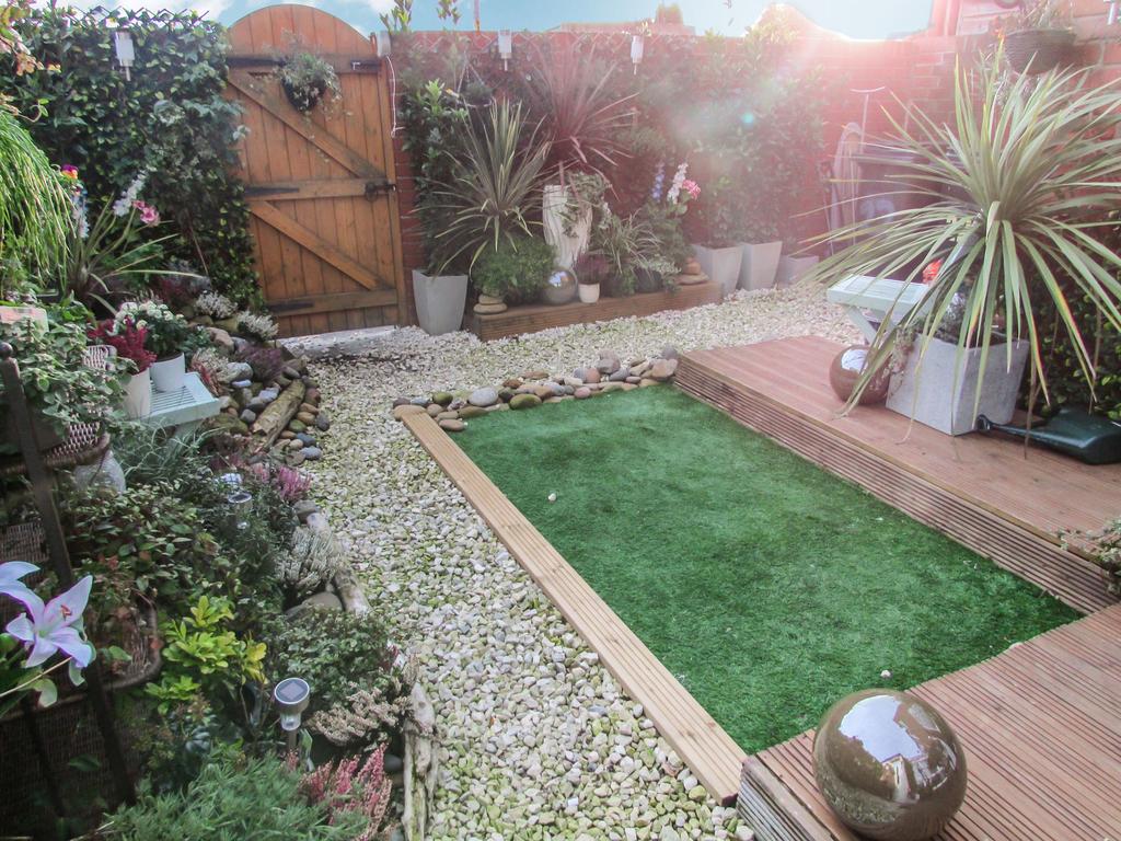 Allgood Terrace, Bedlington... 2 bed flat - £45,000