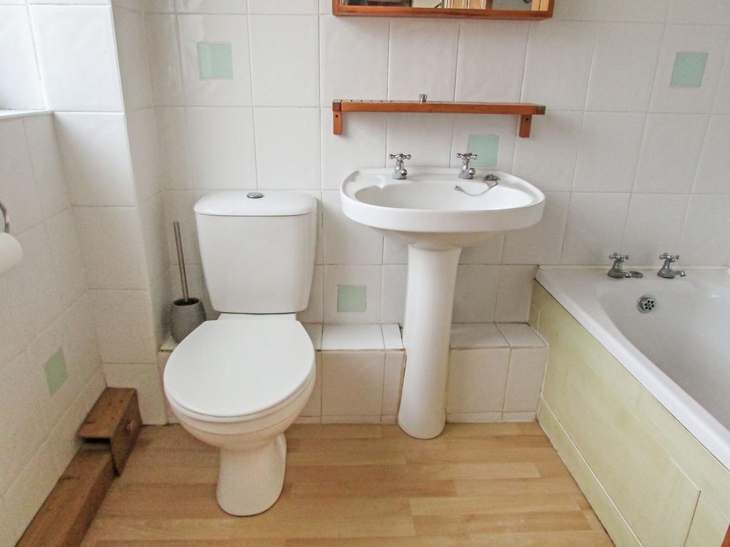 Allgood Terrace, Bedlington... 2 bed flat - £45,000