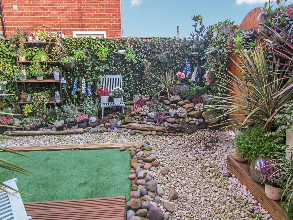 Allgood Terrace, Bedlington... 2 bed flat - £45,000